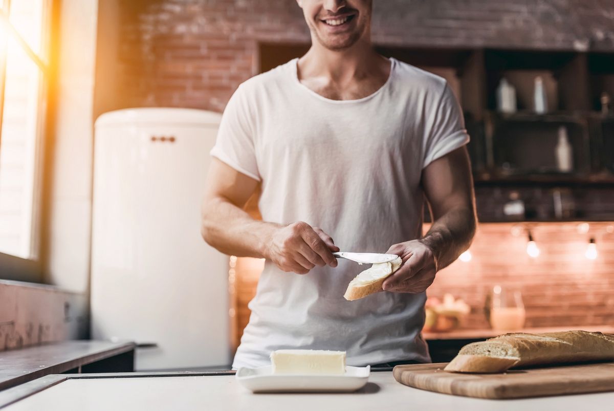 Сливочное масло: калорийность, польза и вред, противопоказания, сколько ...